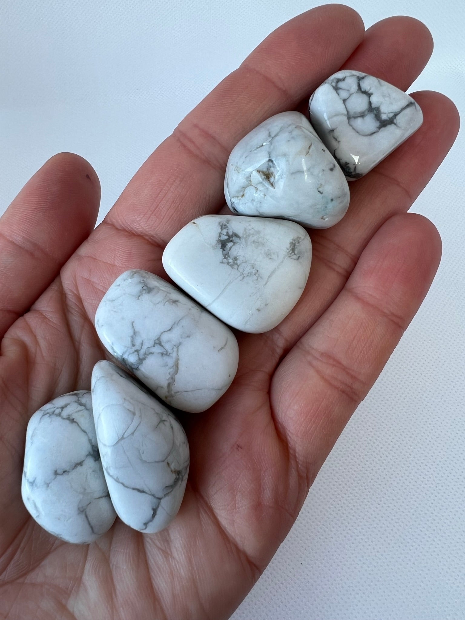 Howlite Tumbled Stone – The Dream Merchants